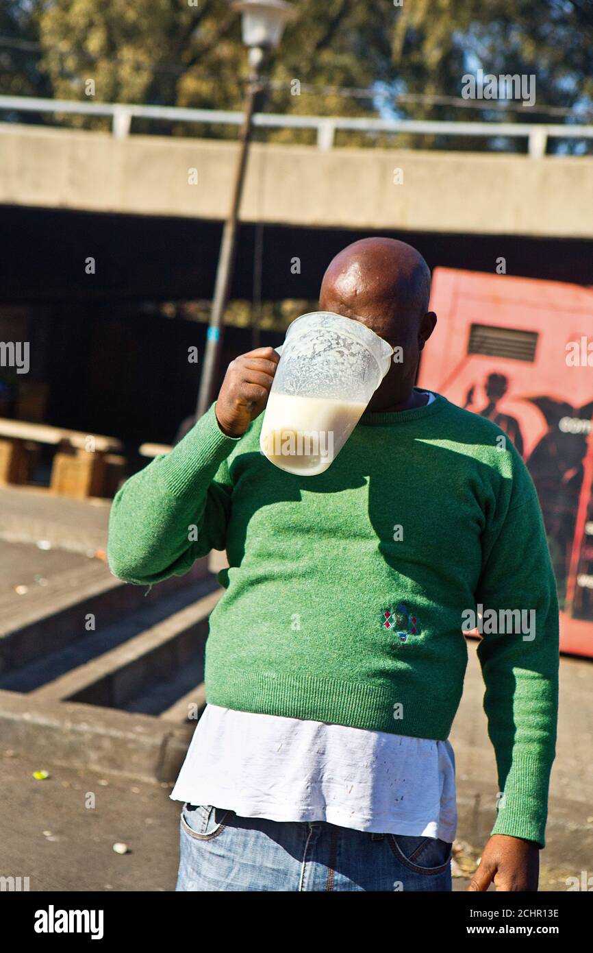 African traditional beer hi-res stock photography and images - Alamy