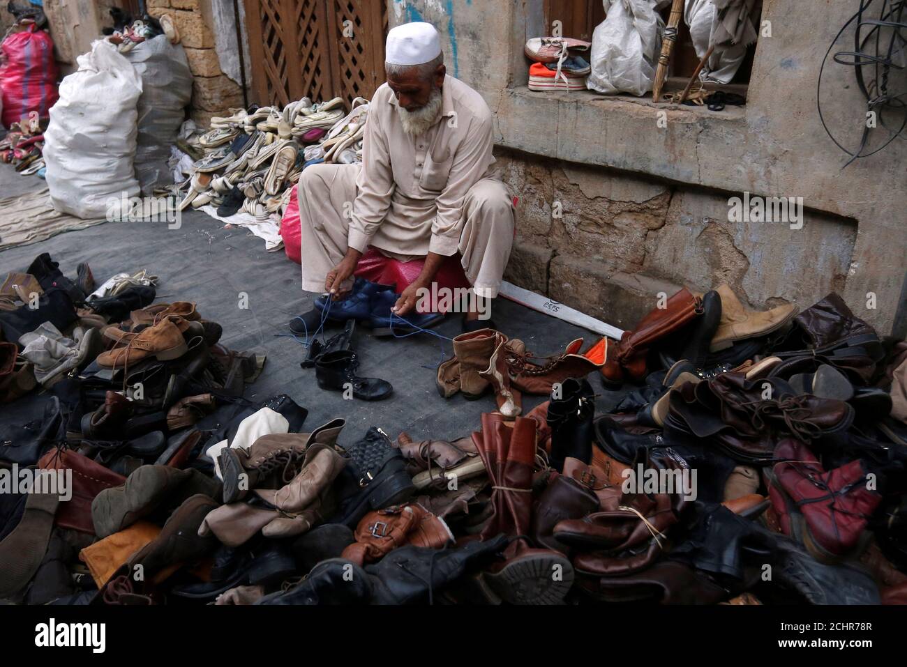 Discarded shoes hi-res stock photography and images - Alamy