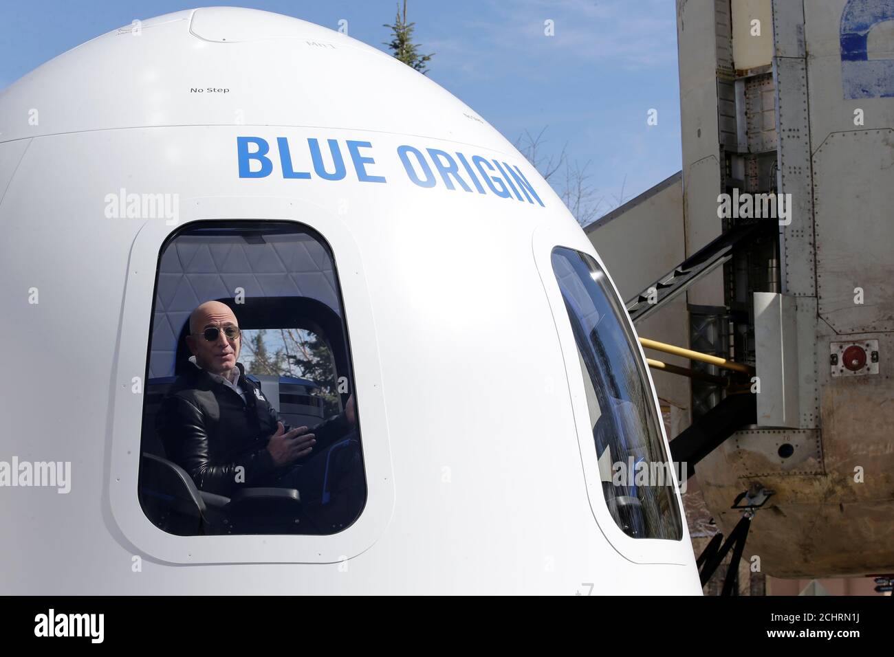 Blue origin new shepard rocket hi-res stock photography and images - Alamy