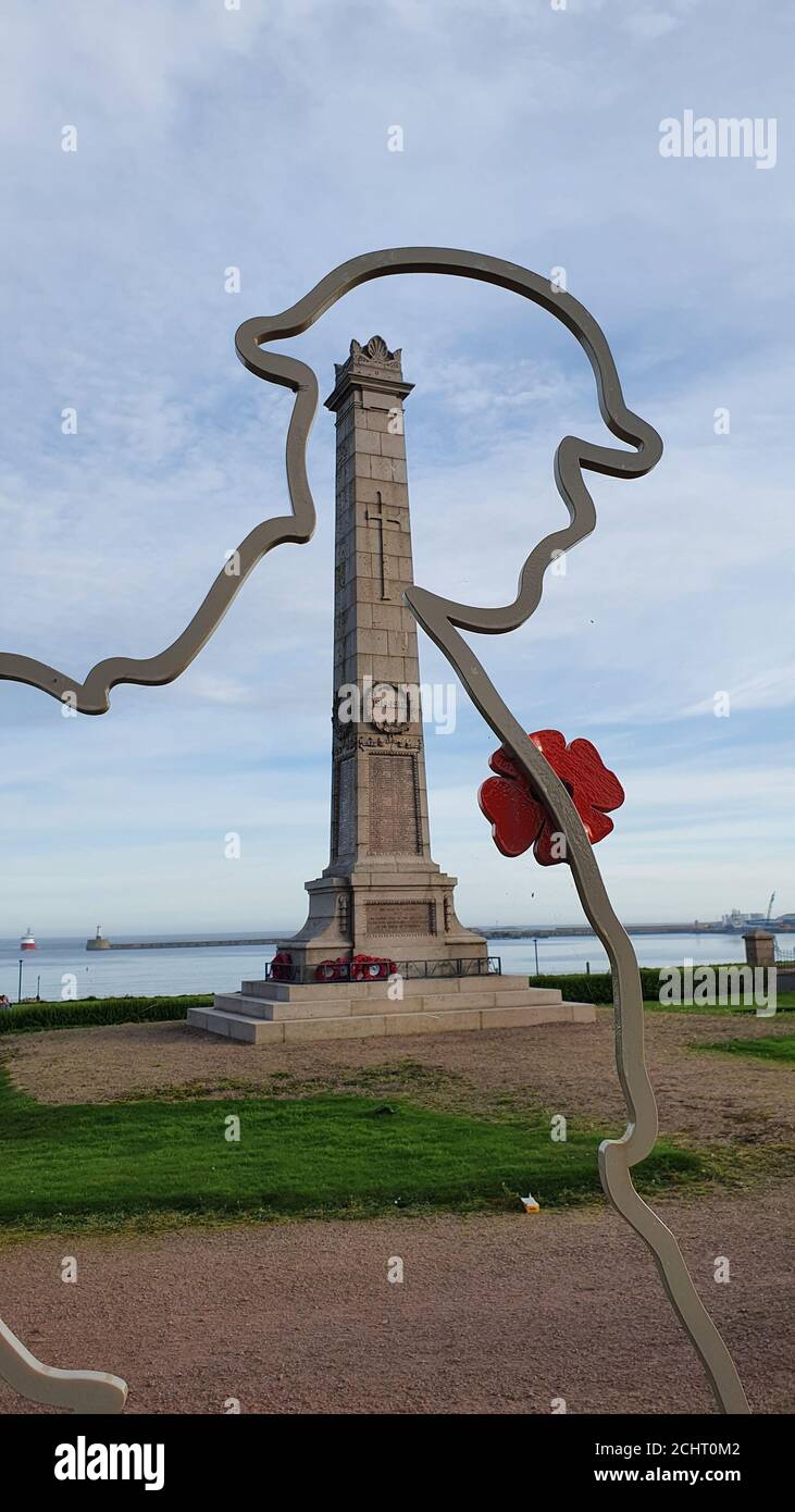 Silhouette statues war memorial hi-res stock photography and images - Alamy
