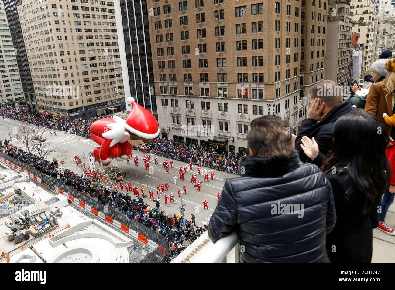 Elf shelf balloon hi-res stock photography and images - Alamy