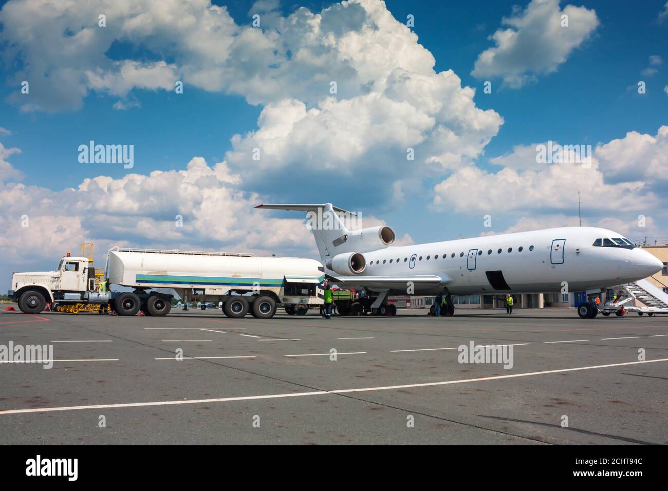 Air to air refueller hi-res stock photography and images - Alamy