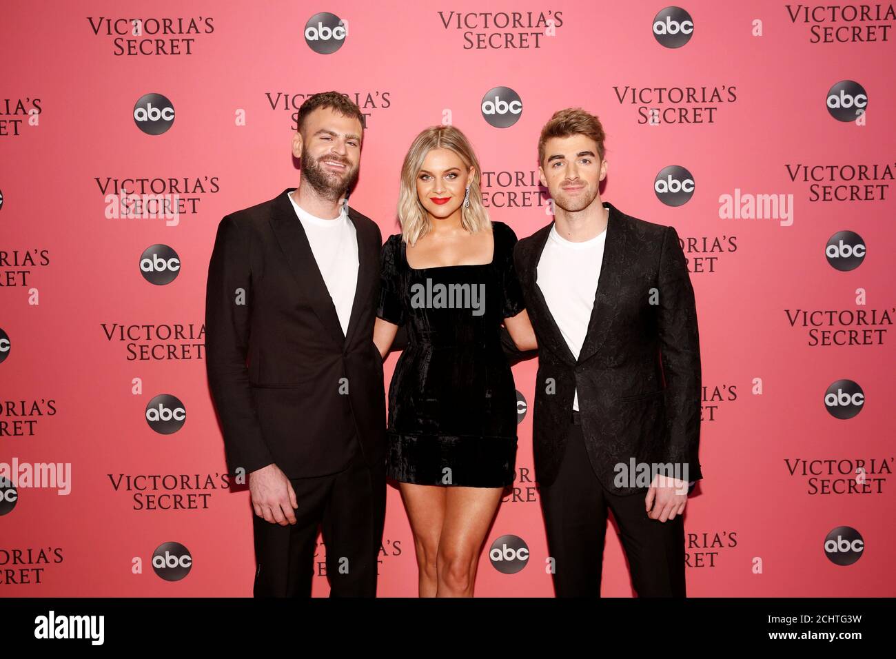 Kelsea ballerini poses hi-res stock photography and images - Alamy