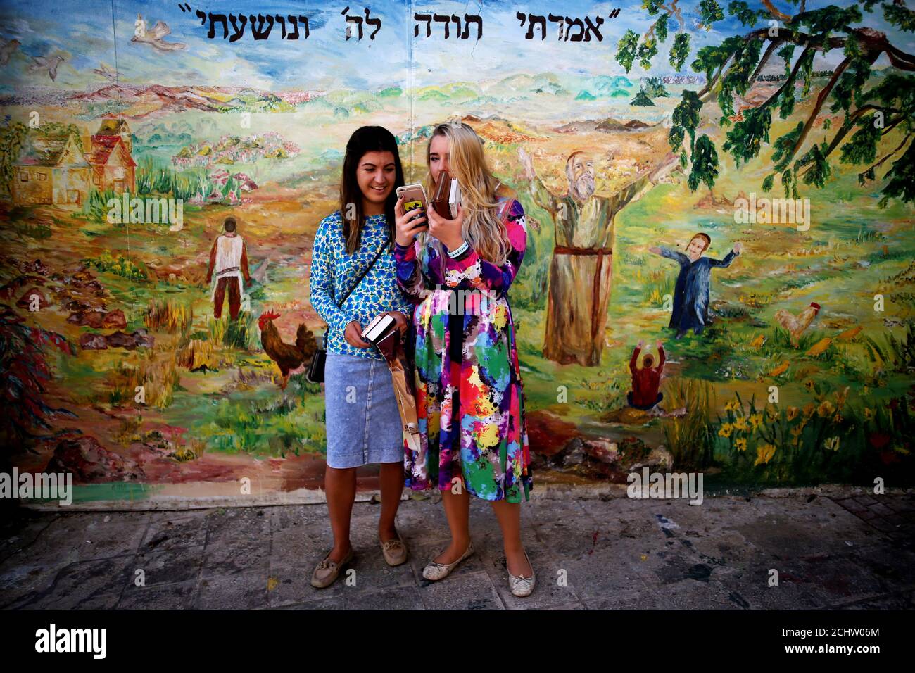 Orthodox Jewish Women High Resolution Stock Photography and Images - Alamy