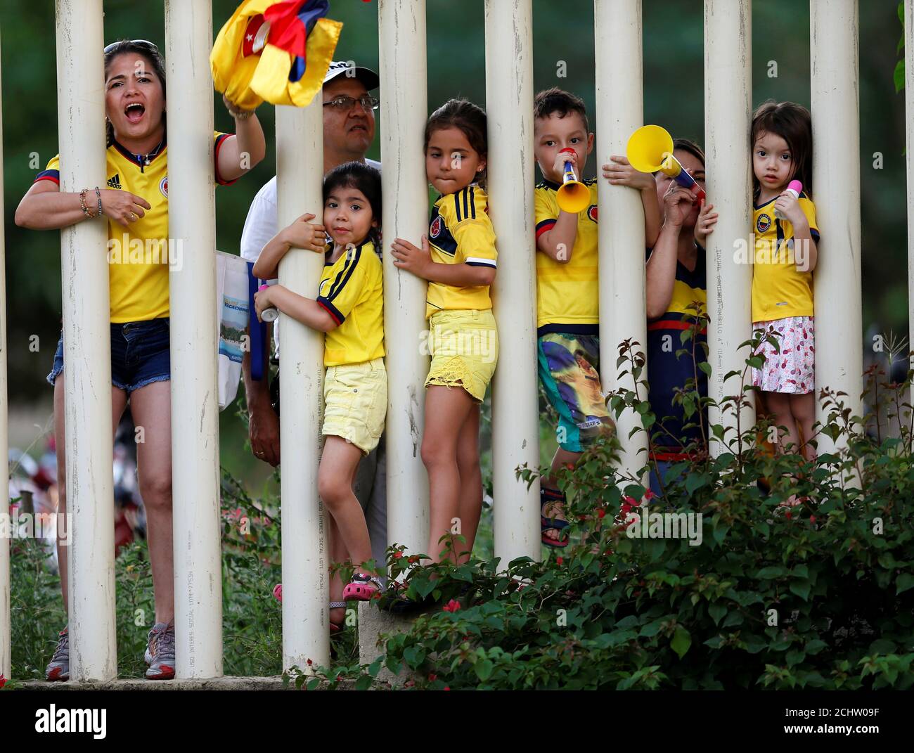 2018 football worldcup fans cheer hi-res stock photography and images ...