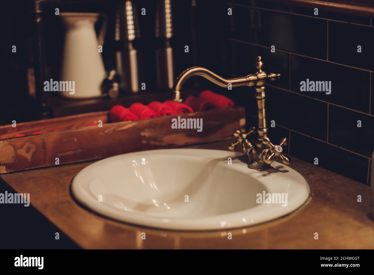 Modern european ceramic sink, Washstands with photocells, Luxury public ...