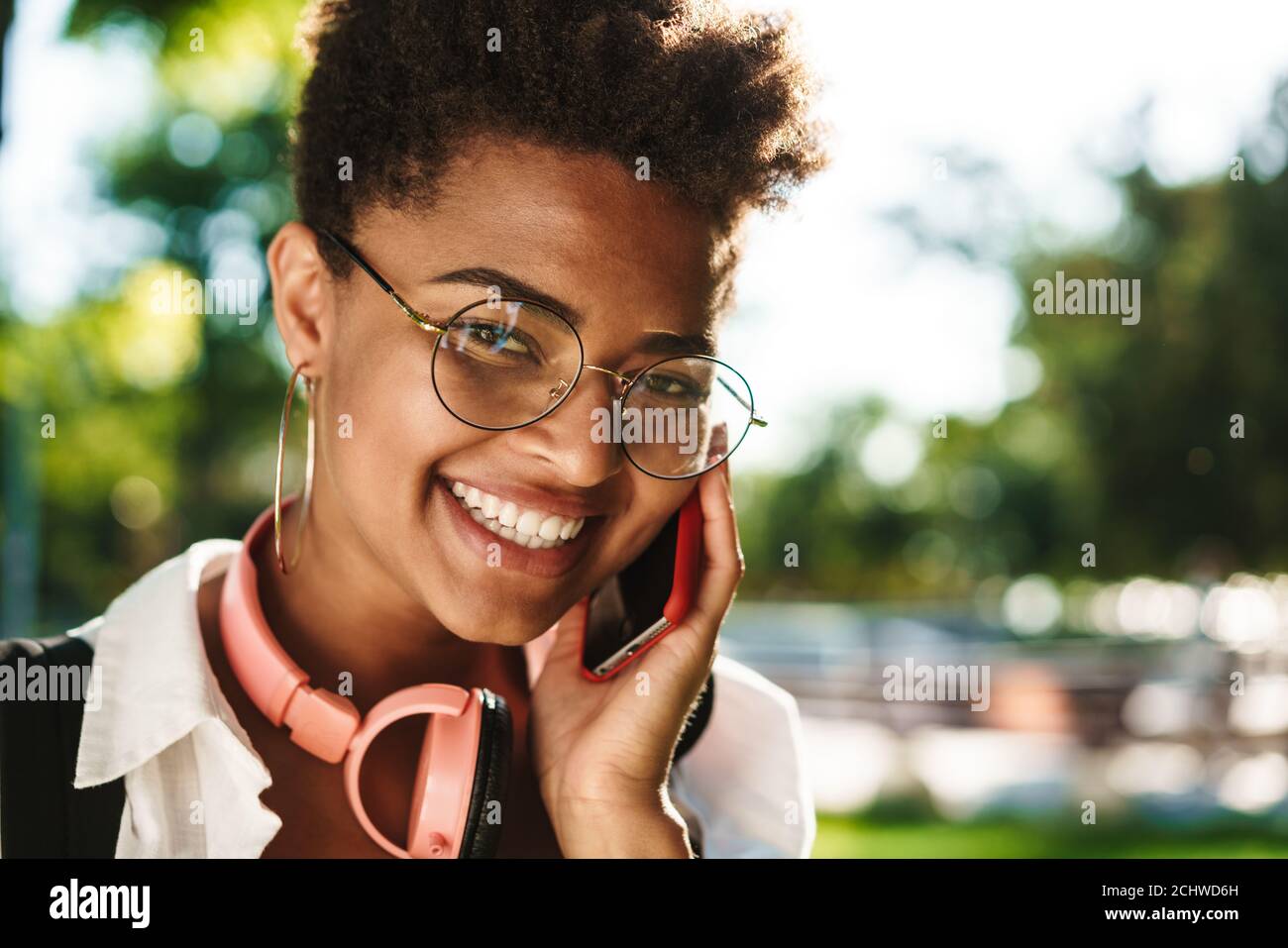 Chit chatting hi-res stock photography and images - Alamy