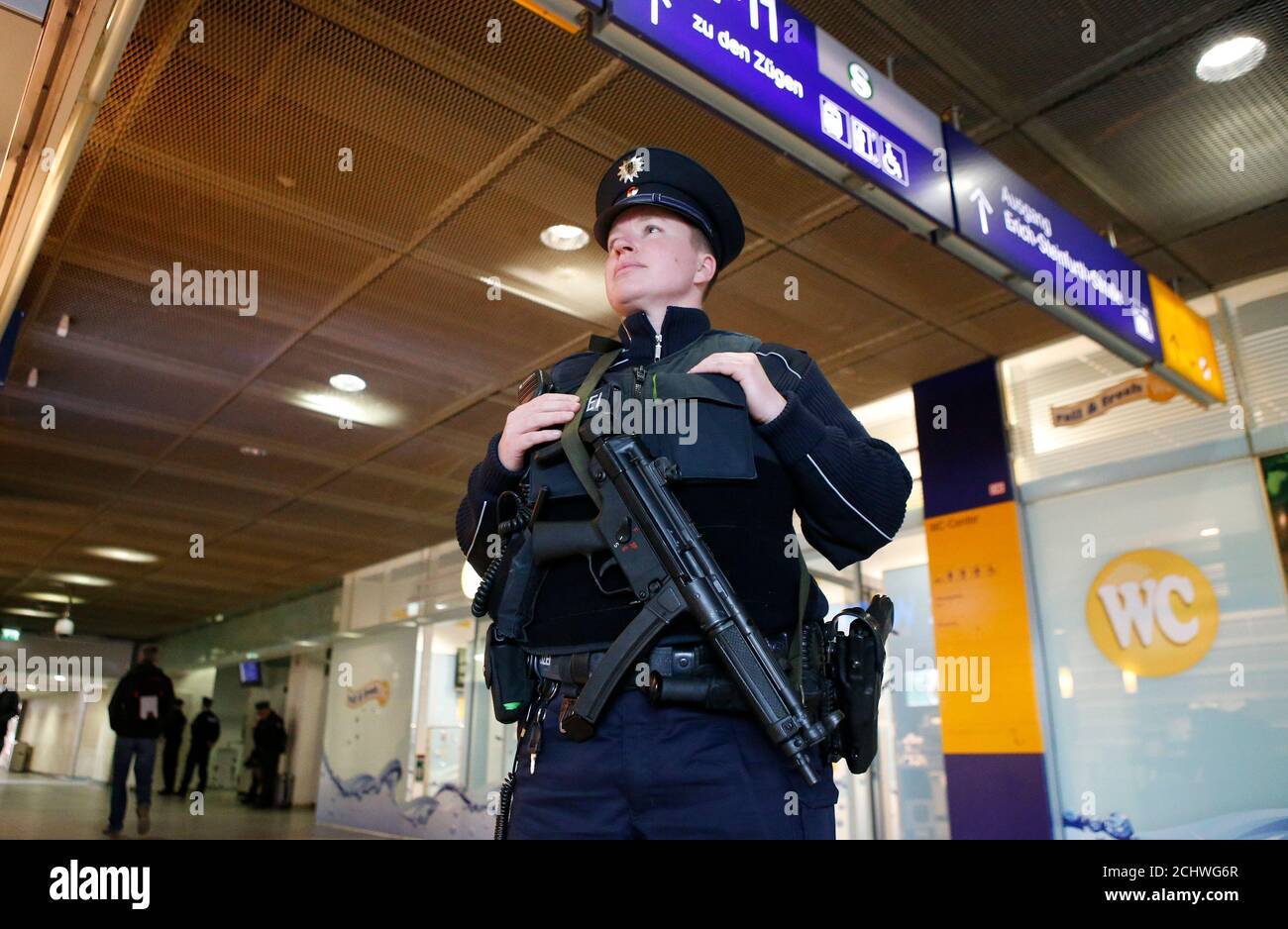 Heckler koch mp5 hi-res stock photography and images - Alamy