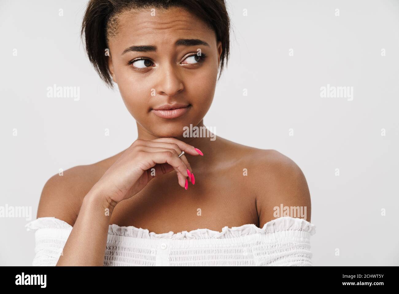 Image of confused african american woman posing and looking aside ...