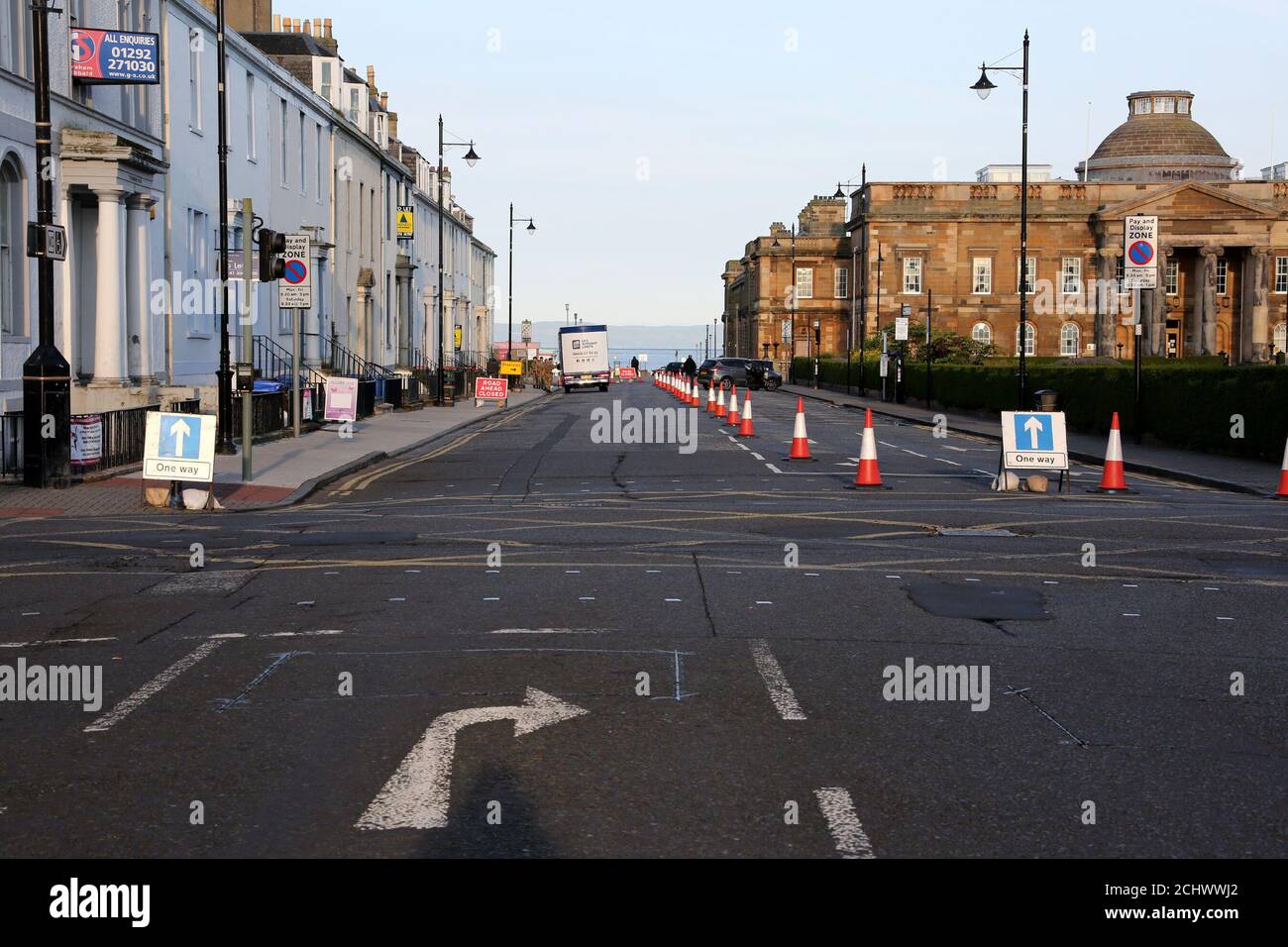 Temporay road signs hi-res stock photography and images - Alamy