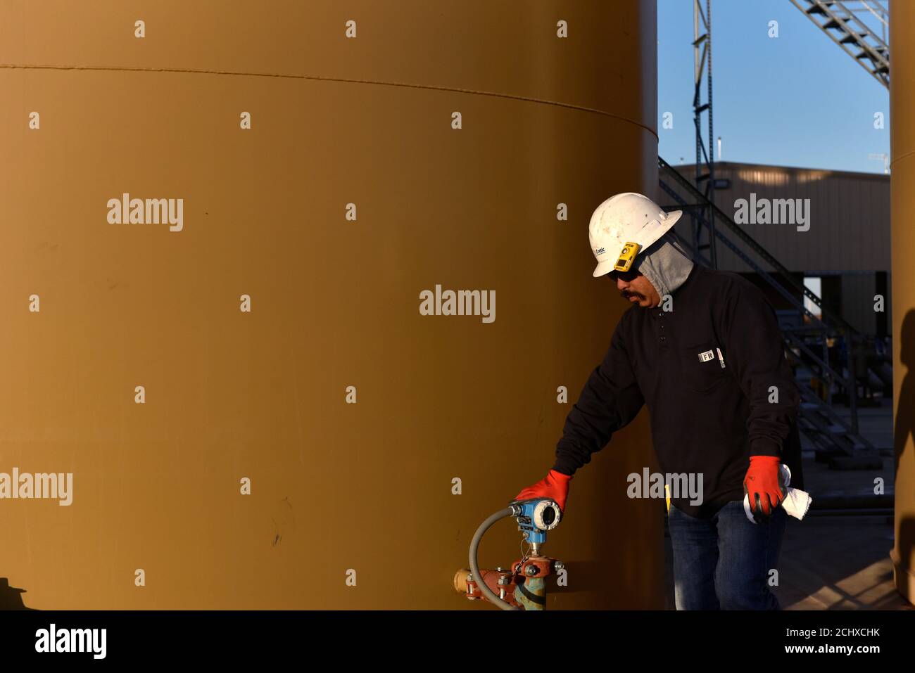 Pressure levels hi-res stock photography and images - Alamy