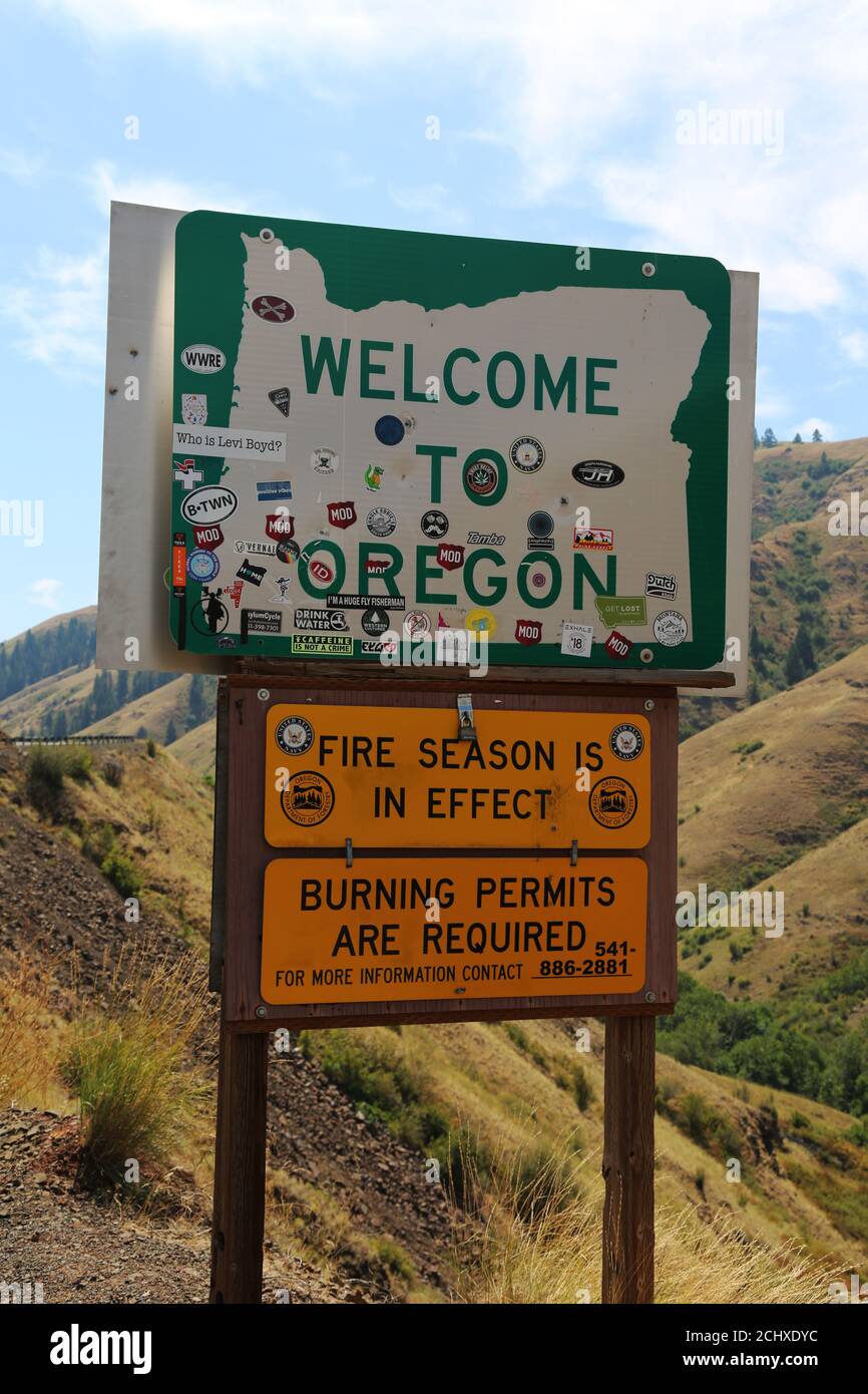 Welcome to Oregon state sign from Washington Stock Photo - Alamy