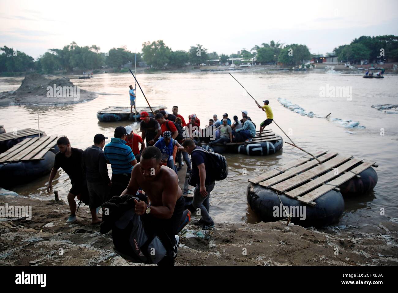Cuban refugees raft hi-res stock photography and images - Alamy