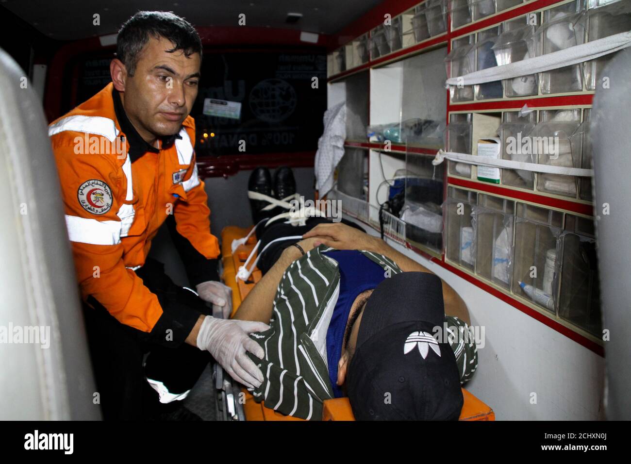 Overcrowded hospital staff hi-res stock photography and images - Alamy