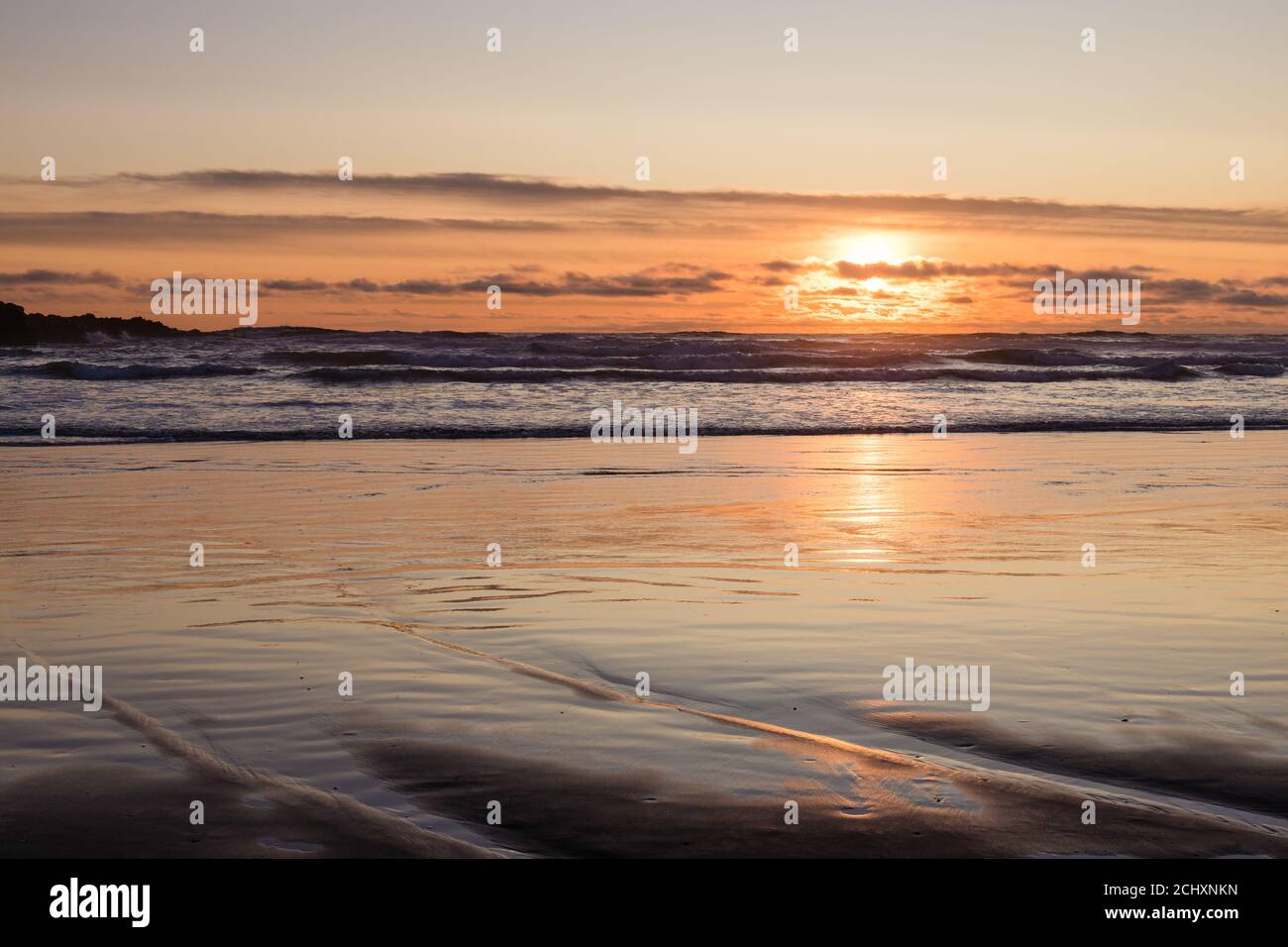 Ocean sunset beautiful orange horizon hi-res stock photography and ...