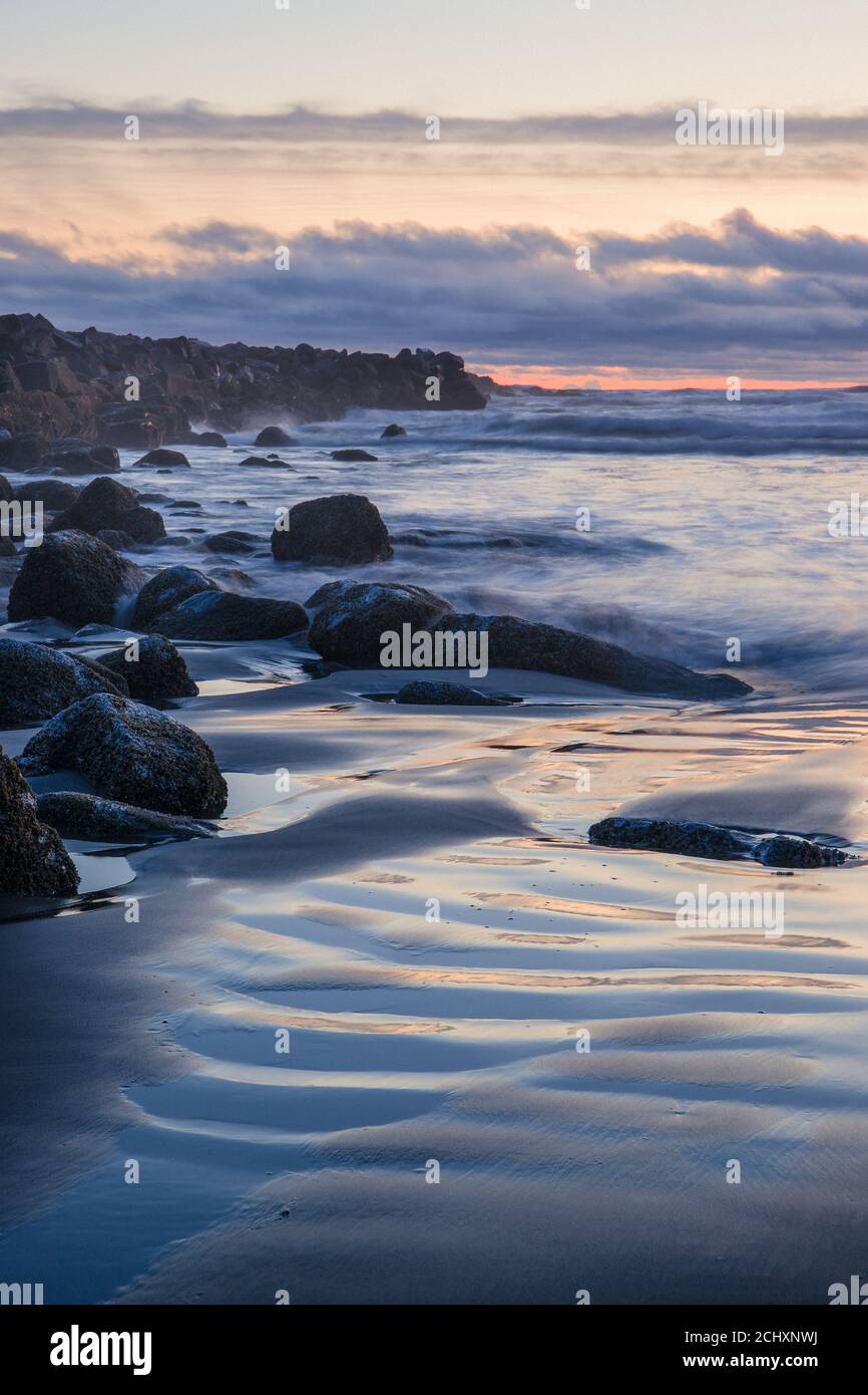 Tide Coming In at Ocean Beach at Dusk Stock Photo - Alamy