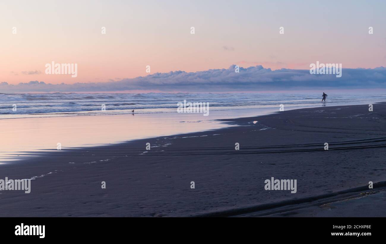 Tai chi beach hi-res stock photography and images - Alamy