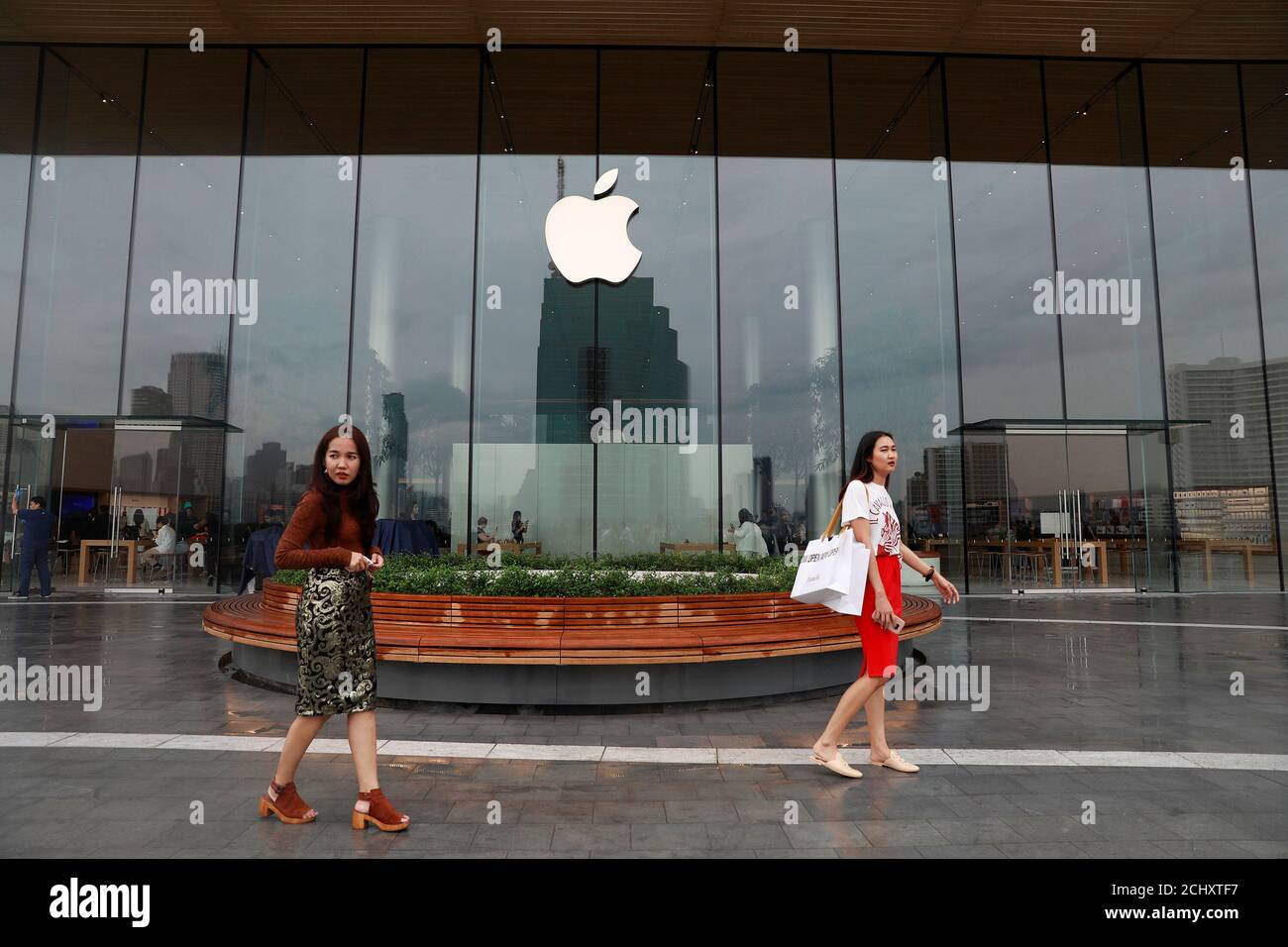 Apple store iconsiam hi-res stock photography and images - Alamy