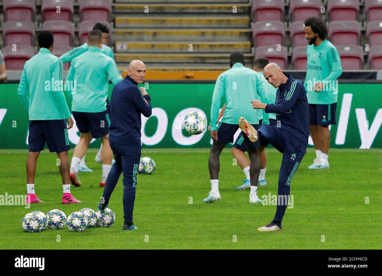 Real madrid assistant coach zinedine zidane hi-res stock photography ...