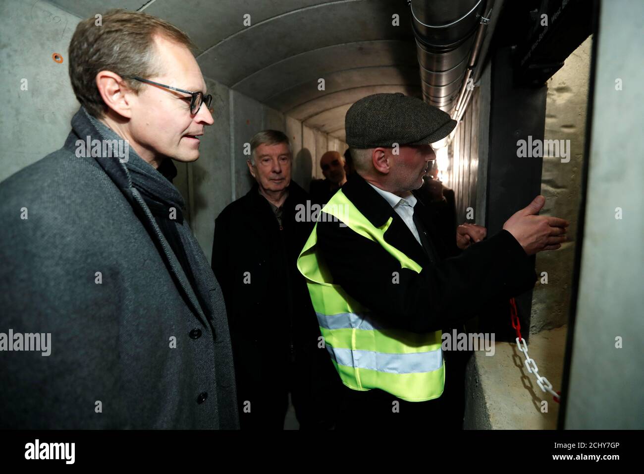 Berliner mauer tunnel hi-res stock photography and images - Alamy
