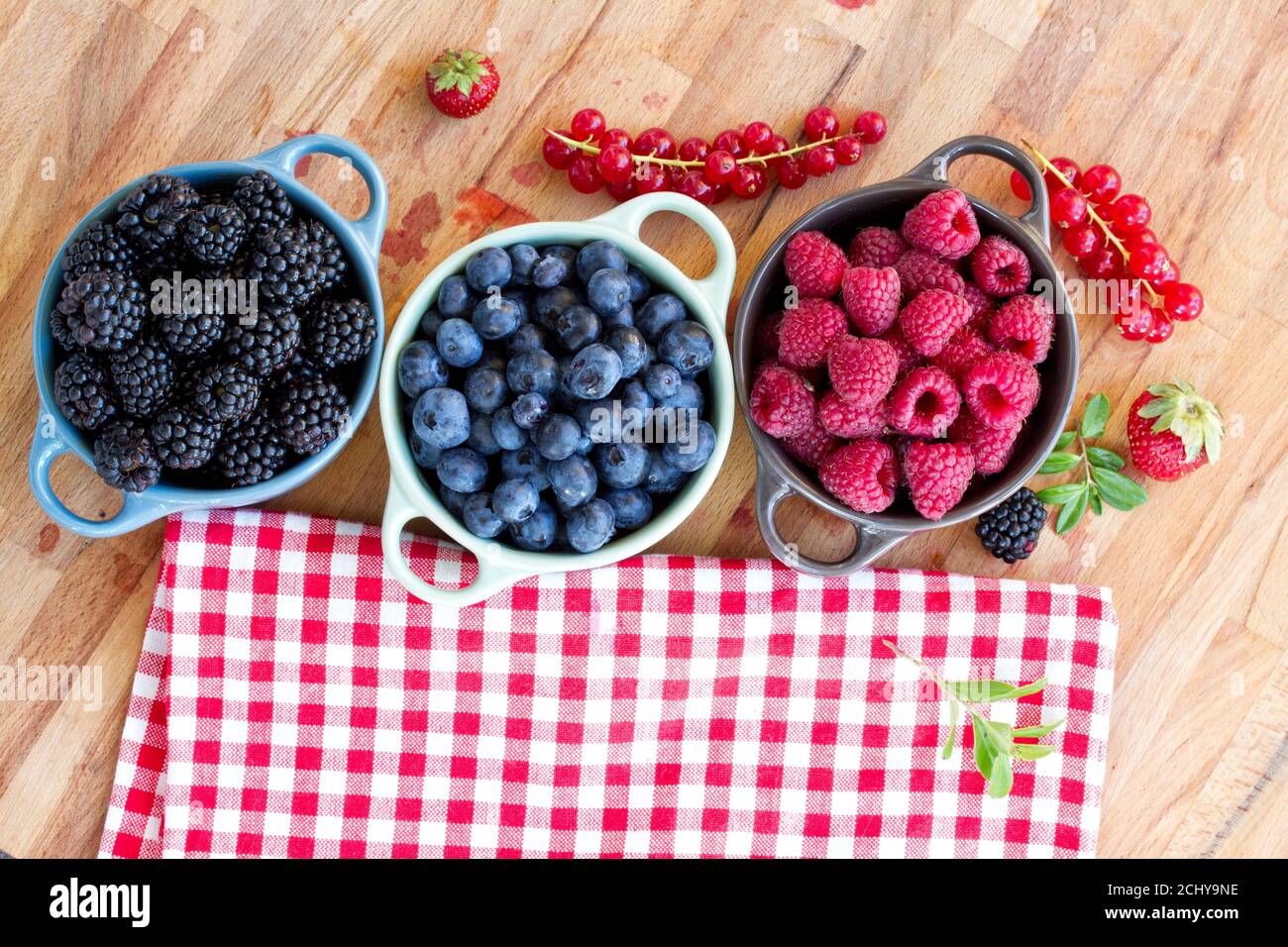 Red beriies hi-res stock photography and images - Alamy