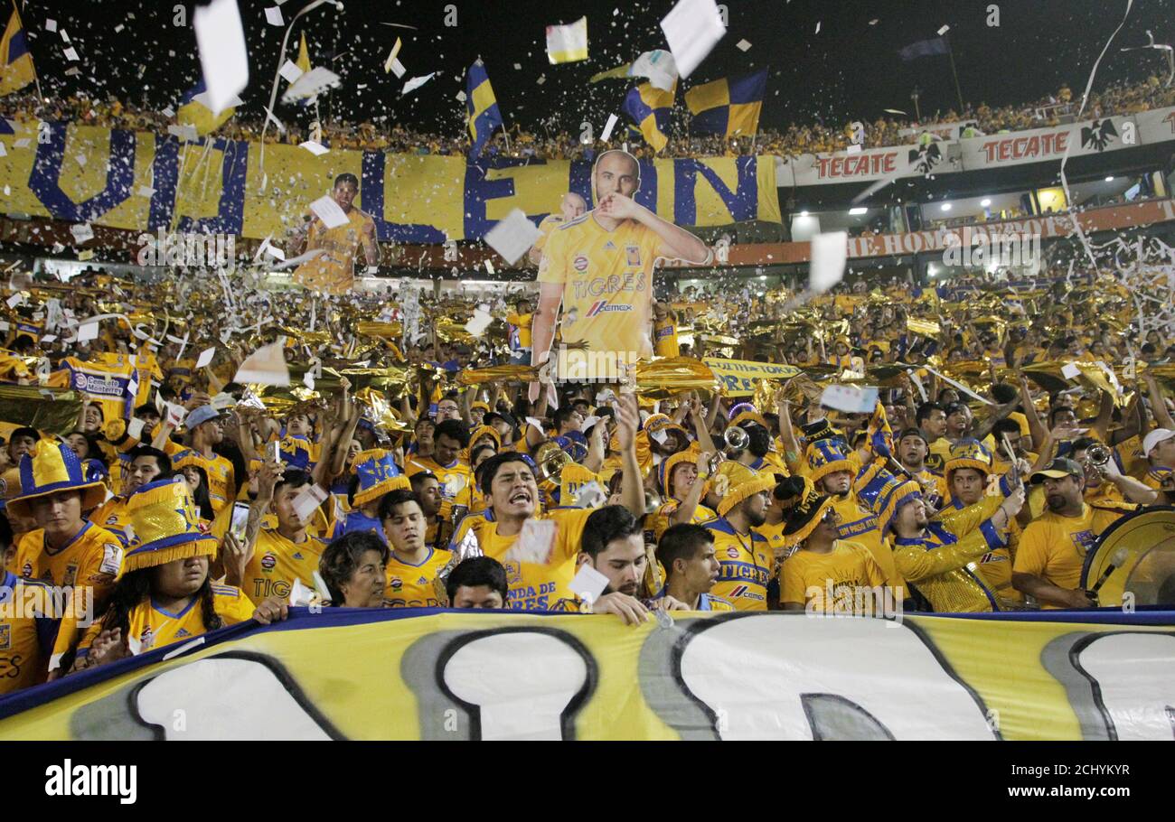 Tigres uanl fans hi-res stock photography and images - Alamy