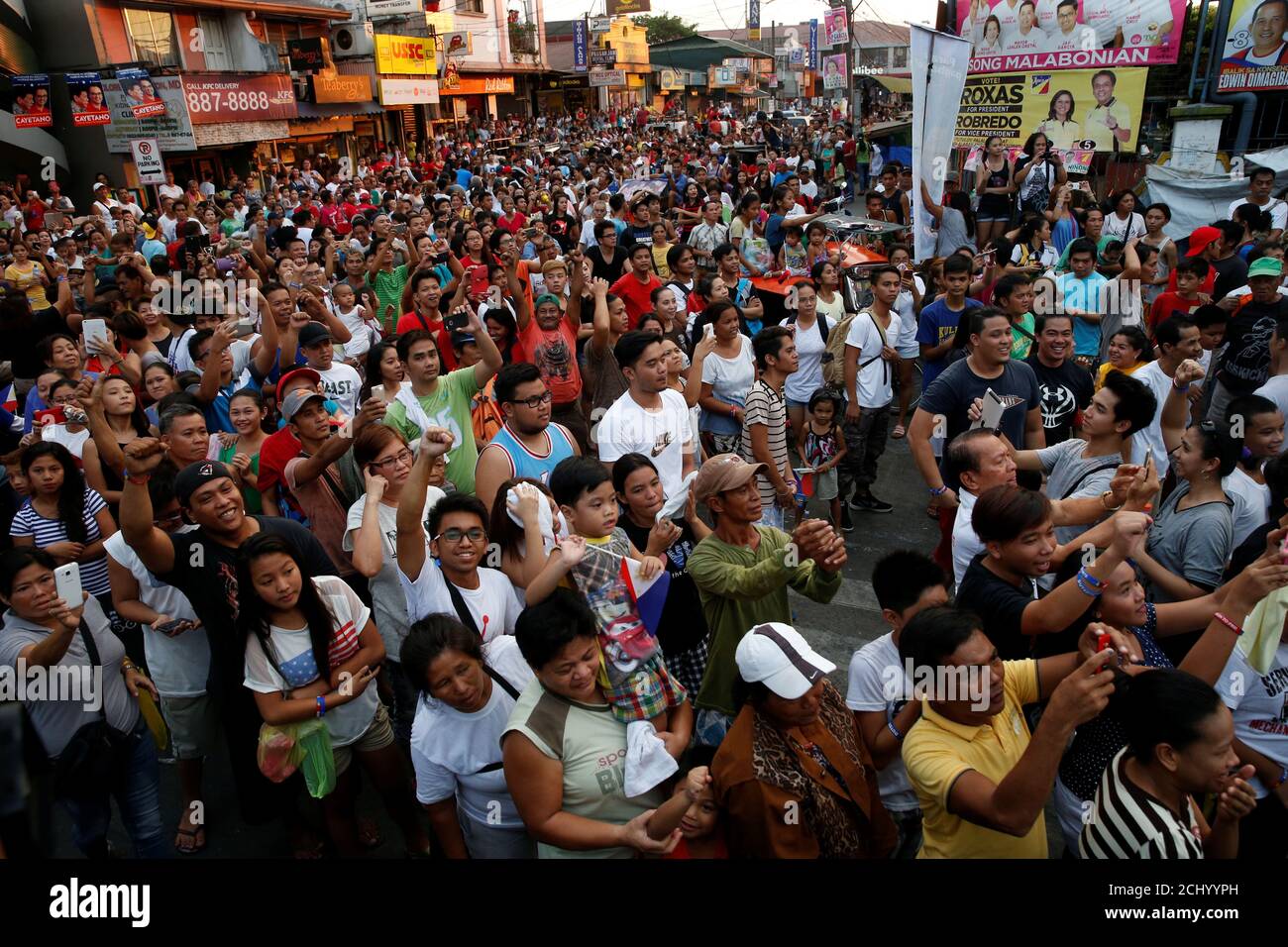 Rodrigo duterte supporters hi-res stock photography and images - Alamy
