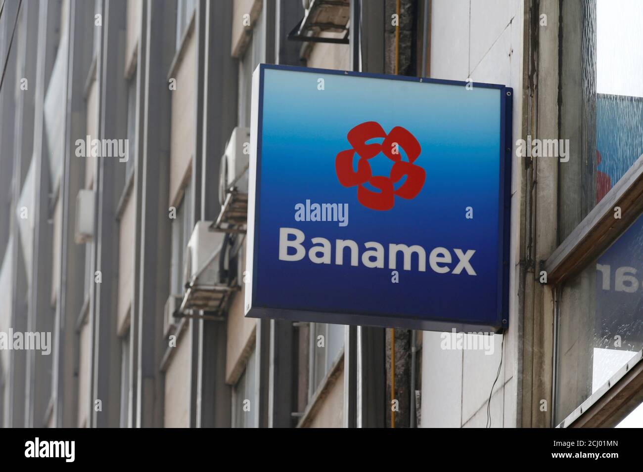 Banamex logo hi-res stock photography and images - Alamy