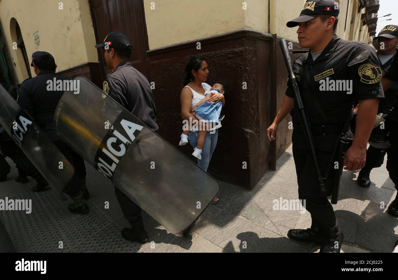 Police woman peru hi-res stock photography and images - Alamy