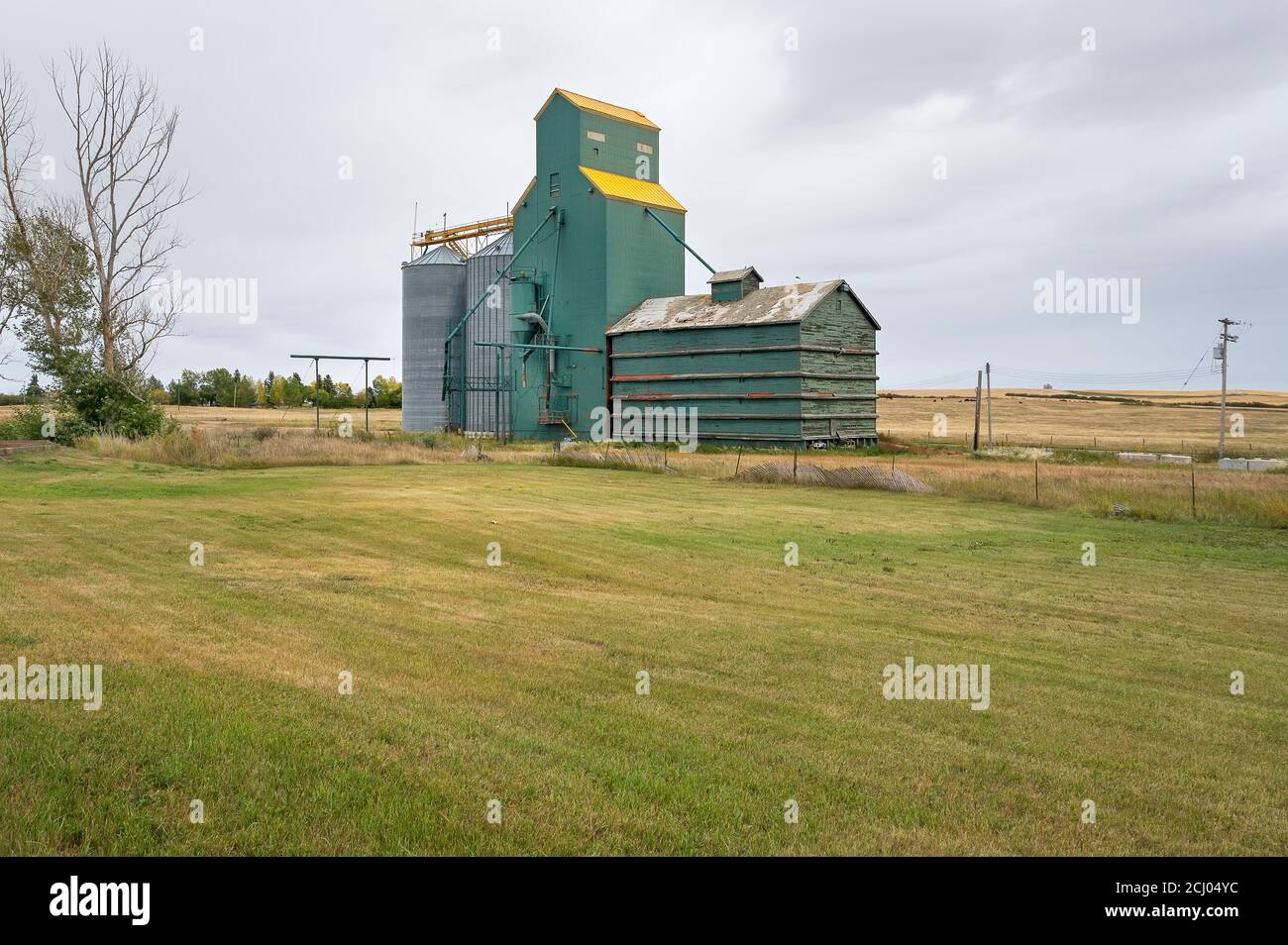 Grain silo on the prairies hi-res stock photography and images - Alamy