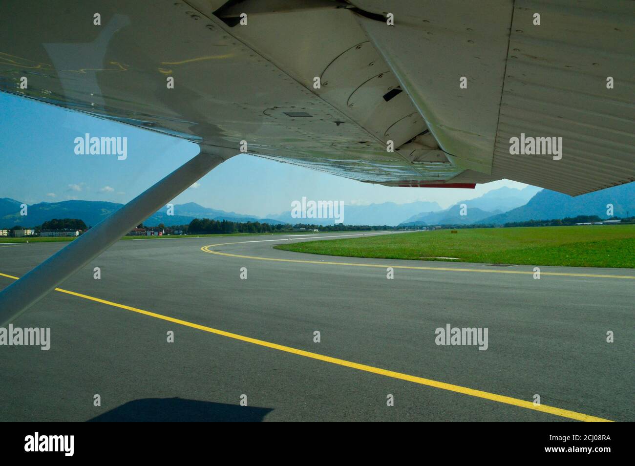 Salzburg flughafen flughafen flughafencode hi-res stock photography and ...