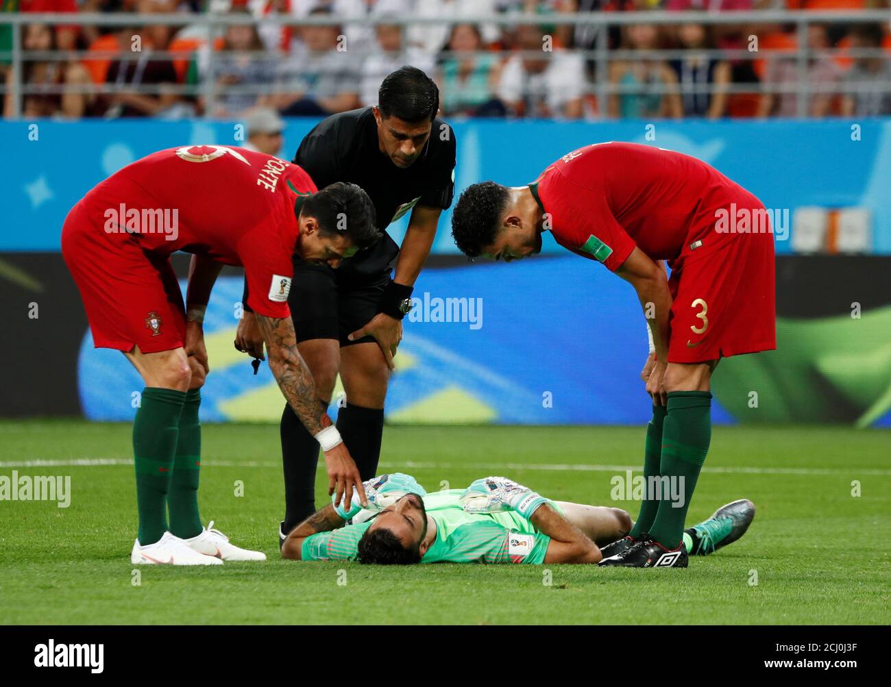 Injury referee football High Resolution Stock Photography and Images ...
