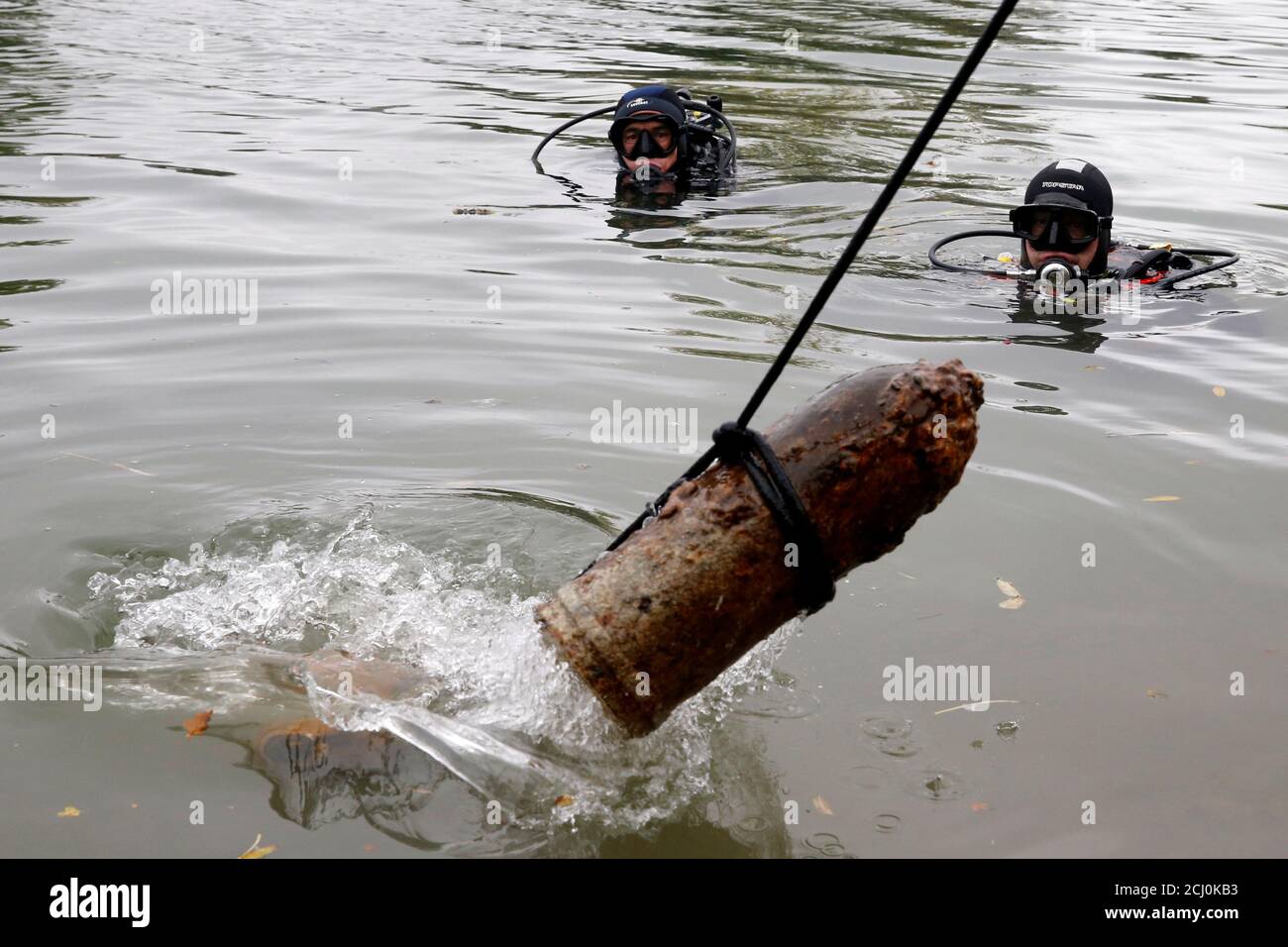 Removes shells hi-res stock photography and images - Alamy