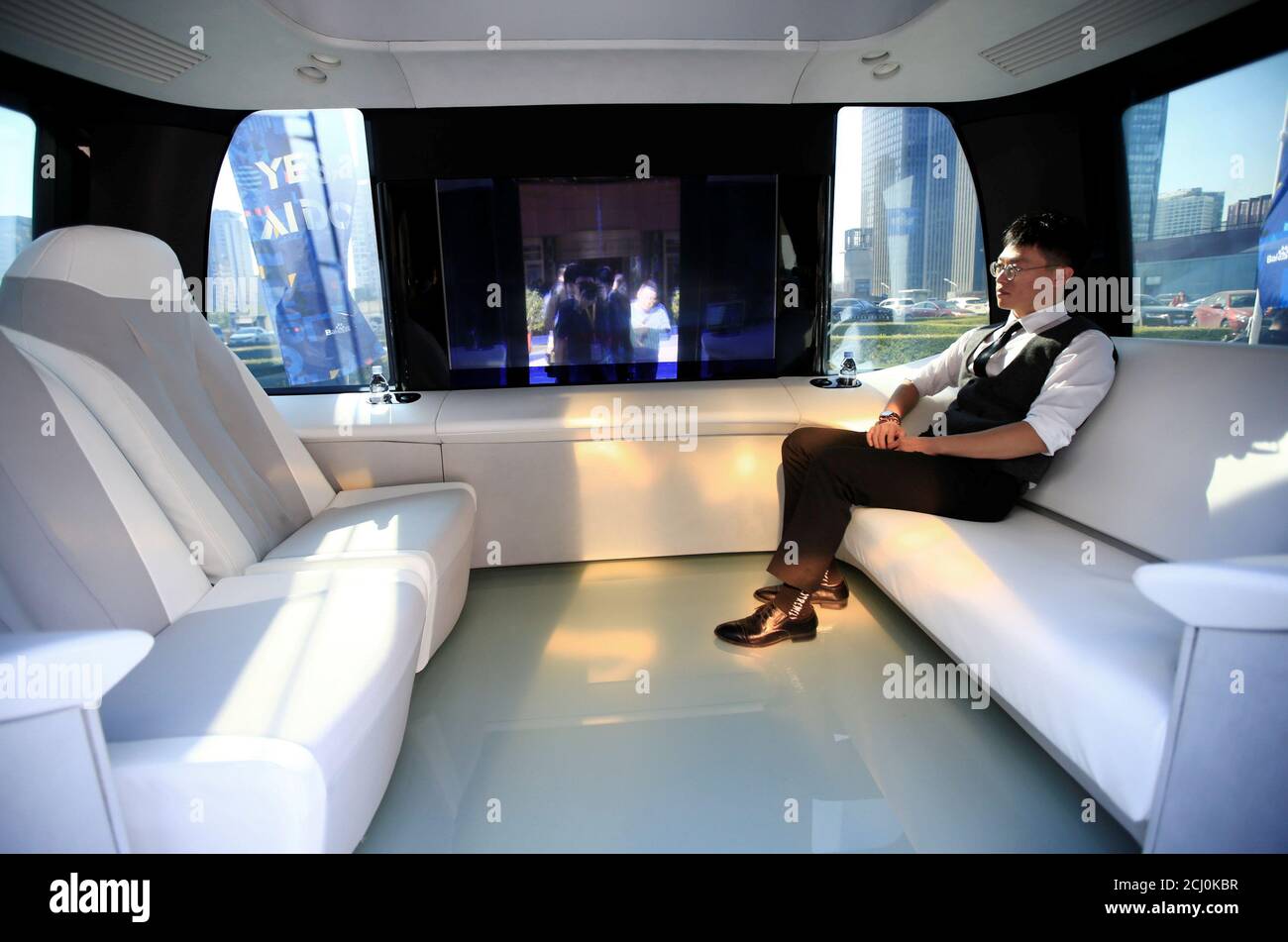 China autonomous driving bus hi-res stock photography and images - Alamy