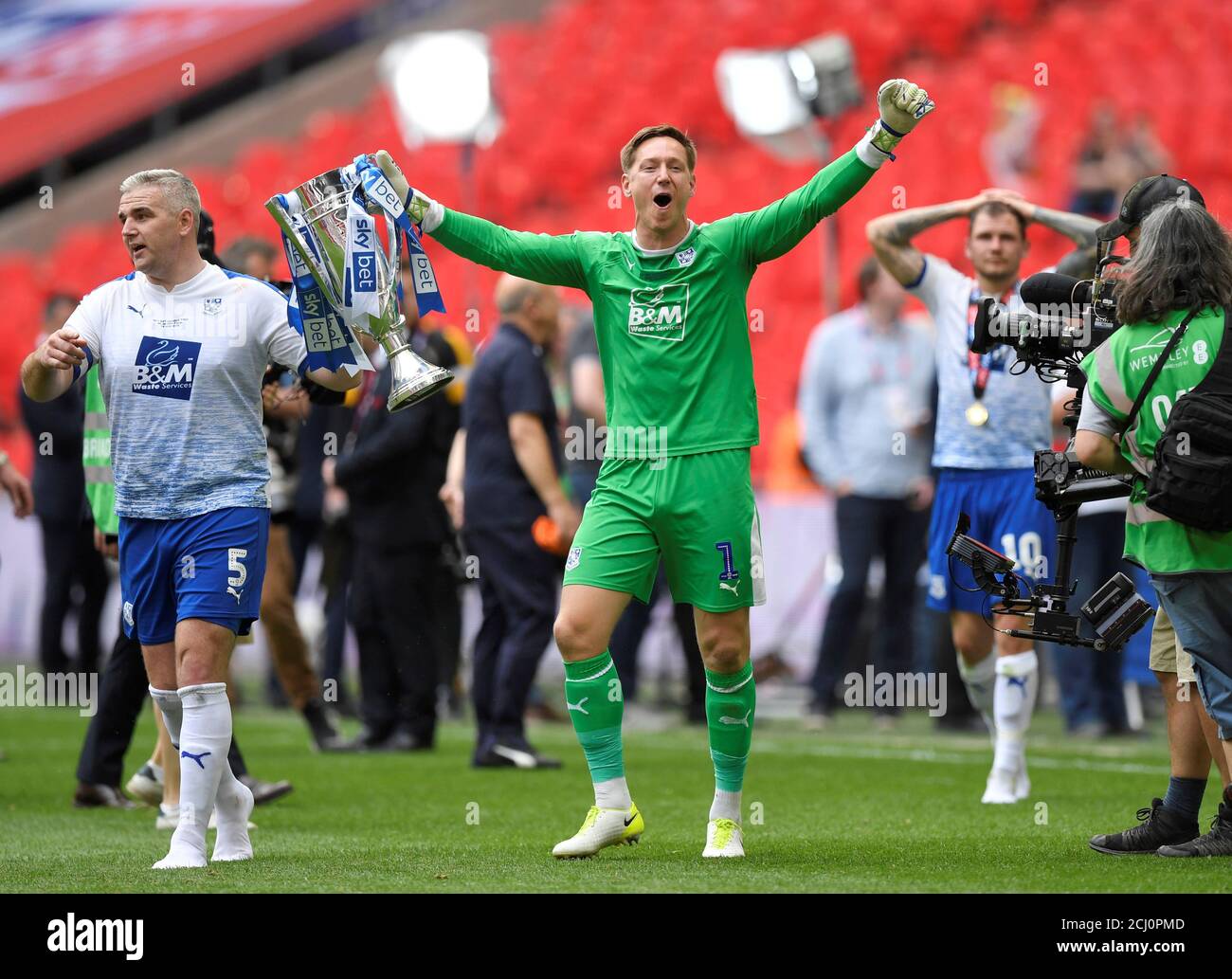 Steve mcnulty tranmere trophy hi-res stock photography and images - Alamy