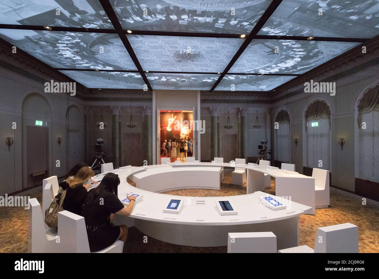 Polish round table agreement exposition hi-res stock photography and ...