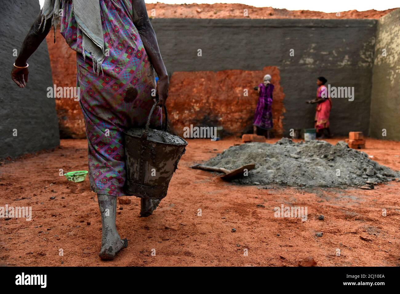 Dung bricks hi-res stock photography and images - Alamy