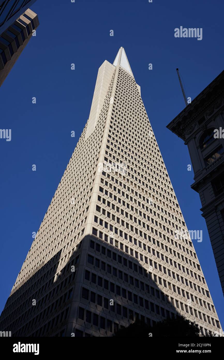 Pyramid shaped skyscraper hi-res stock photography and images - Alamy