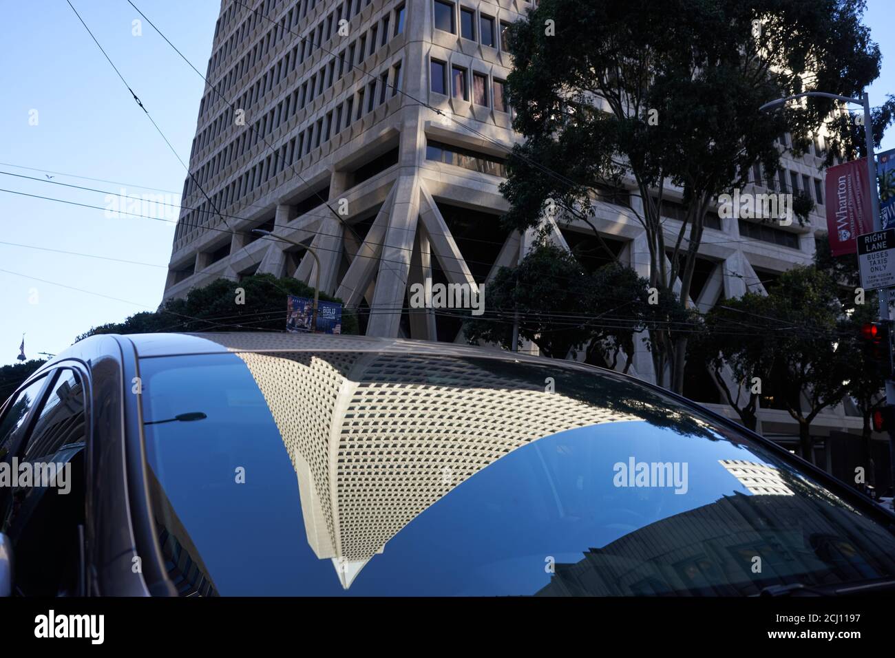 Pyramid shaped skyscraper hi-res stock photography and images - Alamy