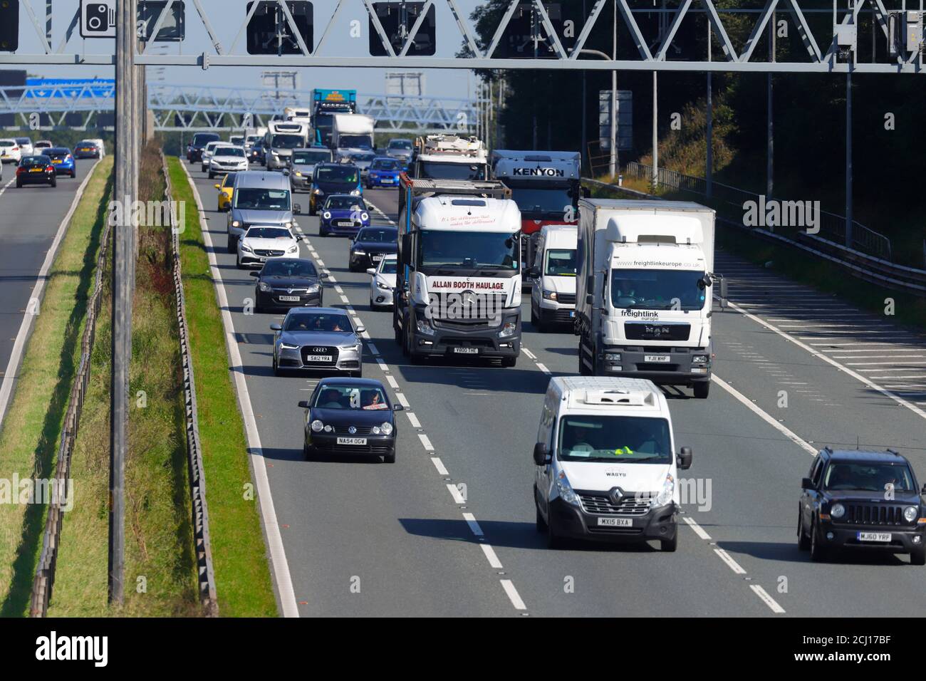 Traffic on the M62 between Leeds & Bradford at Junctions 27 & 26 Stock ...