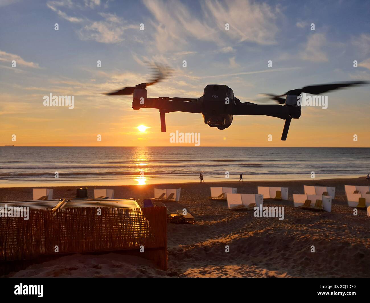 Uav volando hi-res stock photography and images - Alamy