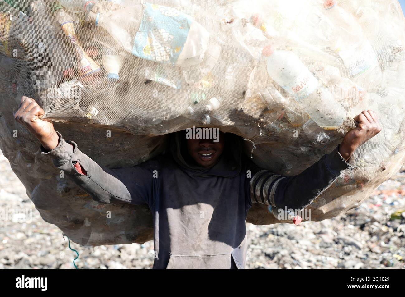Garbage dump antananarivo madagascar hi-res stock photography and ...