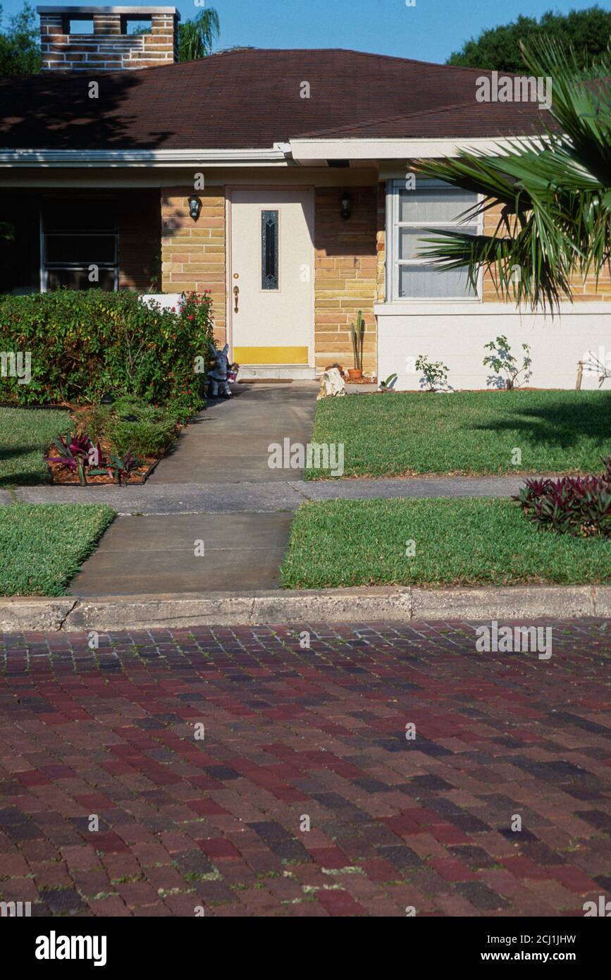 Suburb usa 1950s hi-res stock photography and images - Alamy