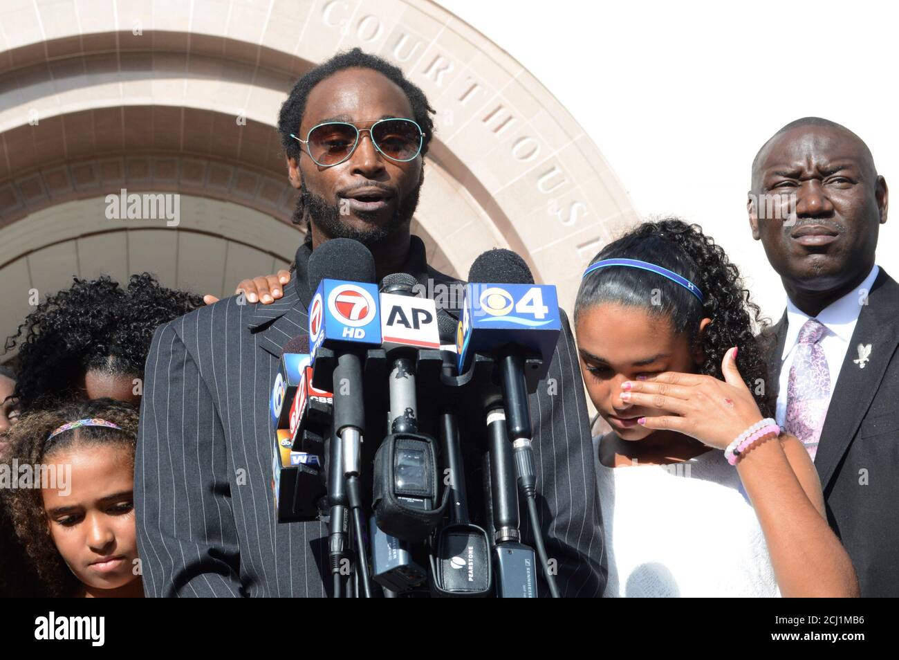 Lawyer on court steps hi-res stock photography and images - Alamy