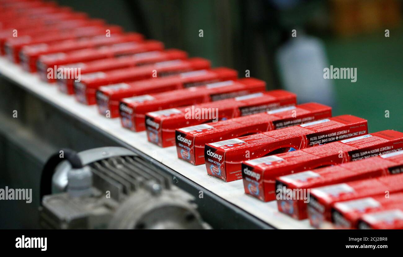 Boxes of toothpaste hi-res stock photography and images - Alamy