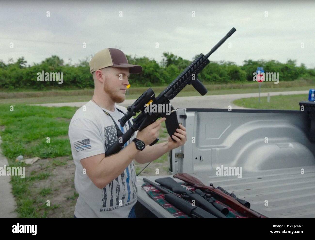 RED, WHITE & WASTED, (aka RED, WHITE AND WASTED), loading a banana clip ...