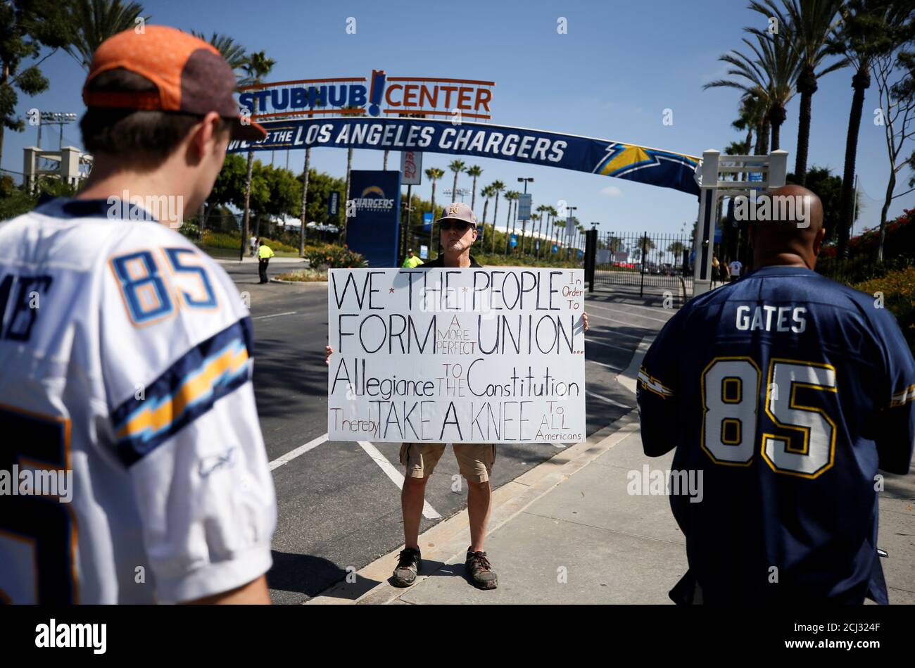 American fans during the national anthem hi-res stock photography and ...