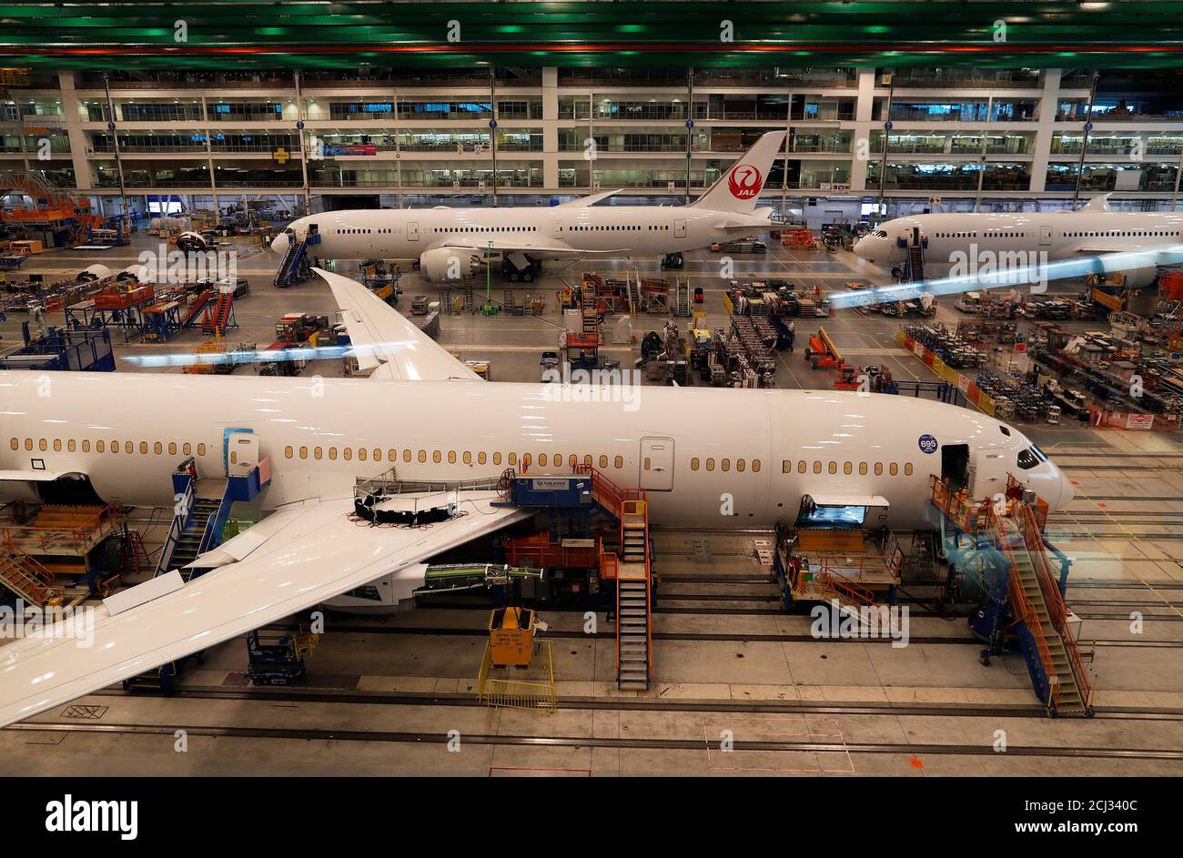 Boeing 787 window hi-res stock photography and images - Alamy
