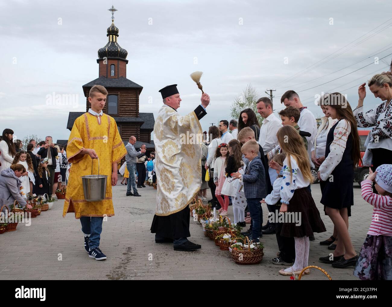 Catholic priest easter holy water hi-res stock photography and images ...