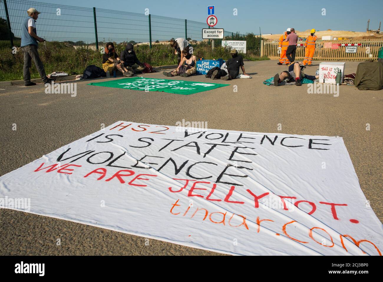United protest link arm hi-res stock photography and images - Alamy
